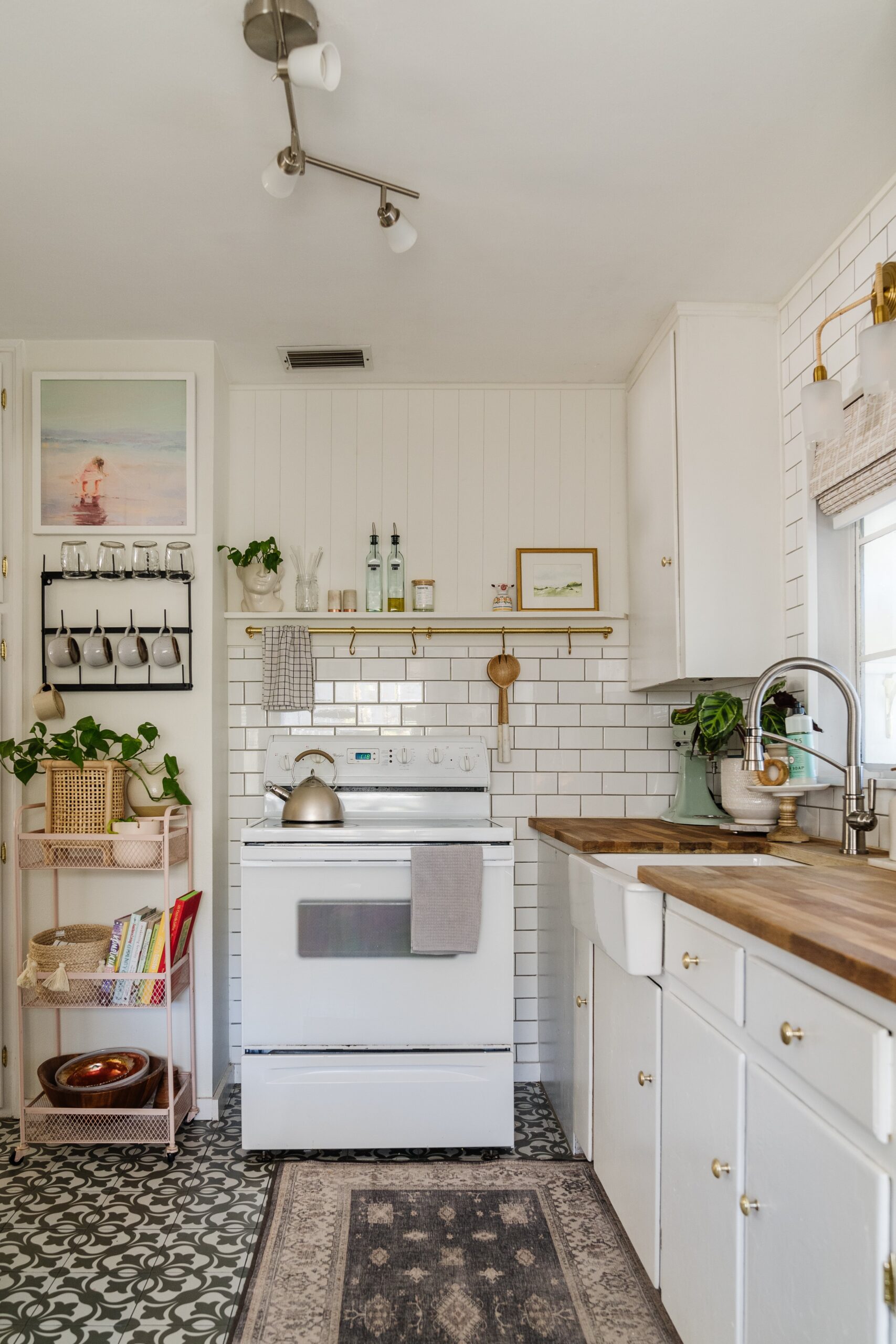 Easy Updates in Small Kitchen - Blushing Bungalow | So Cute You'll Blush ☺️